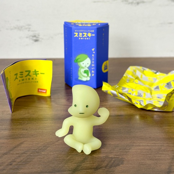 SMISK | Toys | Authentic Smiski Bed Series Secret Crescent Moon Figure ...